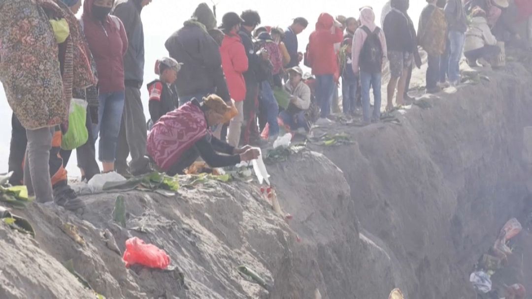 Video. Watch: Hindu worshippers throw offerings into active volcano ...