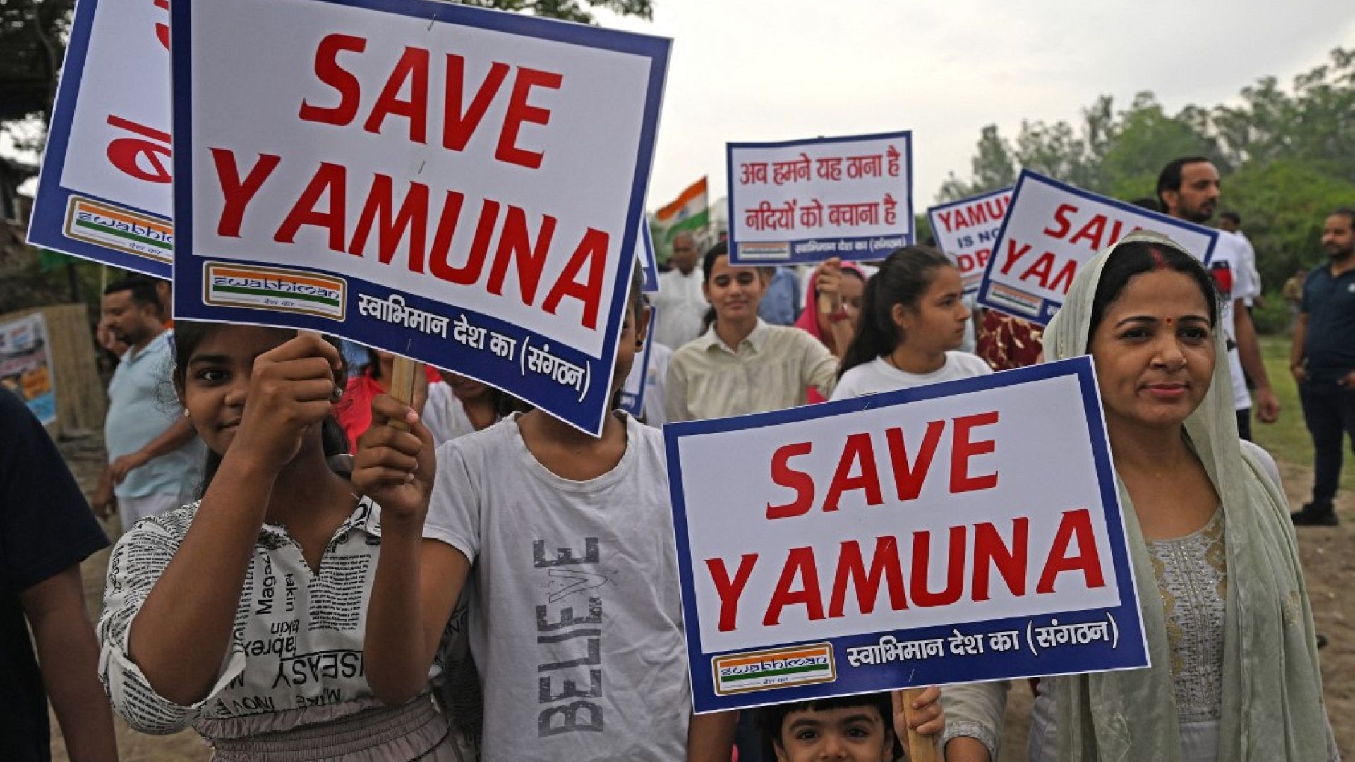 Video. Watch: Hundreds join human chain to save Yamuna river | Euronews