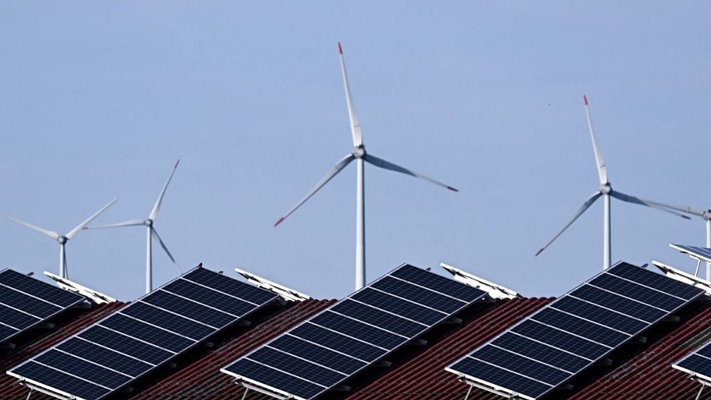 Wind and solar overtake fossil fuels in the EU as energy transition hits ‘hyperdrive’ | Euronews