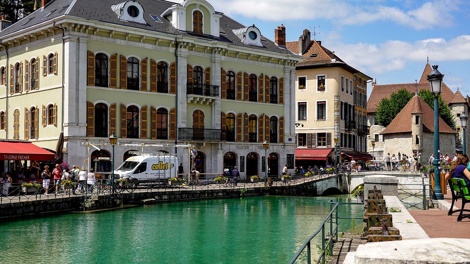 Fransa'nın Annecy kentinde bıçaklı saldırı: En az 4 çocuk yaralı | Euronews