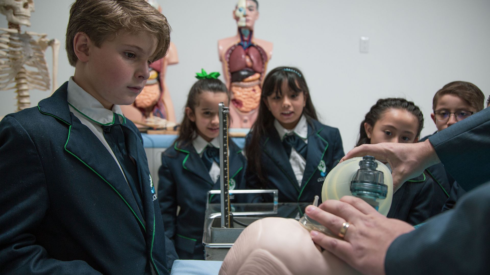 Video. Meet the Mexican siblings who run a centre for genius children ...