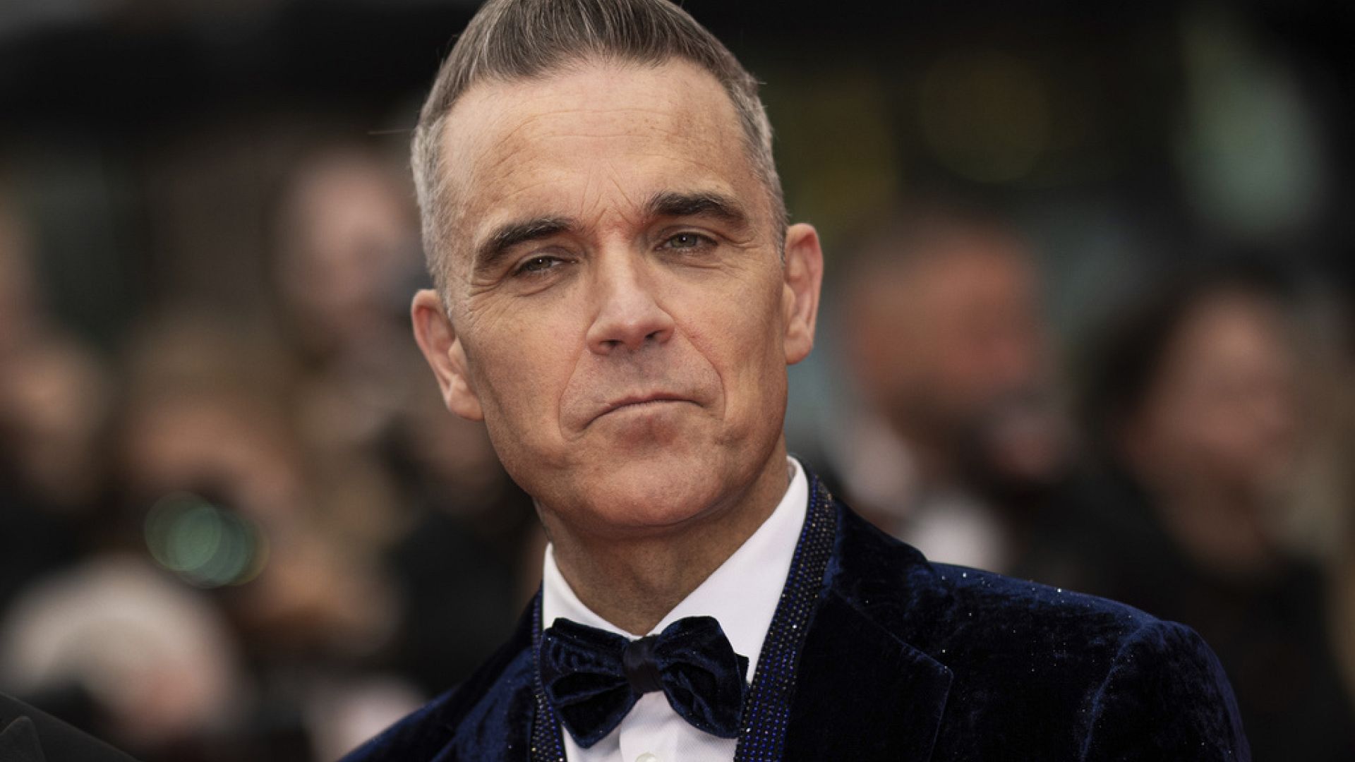 Robbie Williams bricht Konzert nach 3 Songs ab: "Es ist LongCovid ...