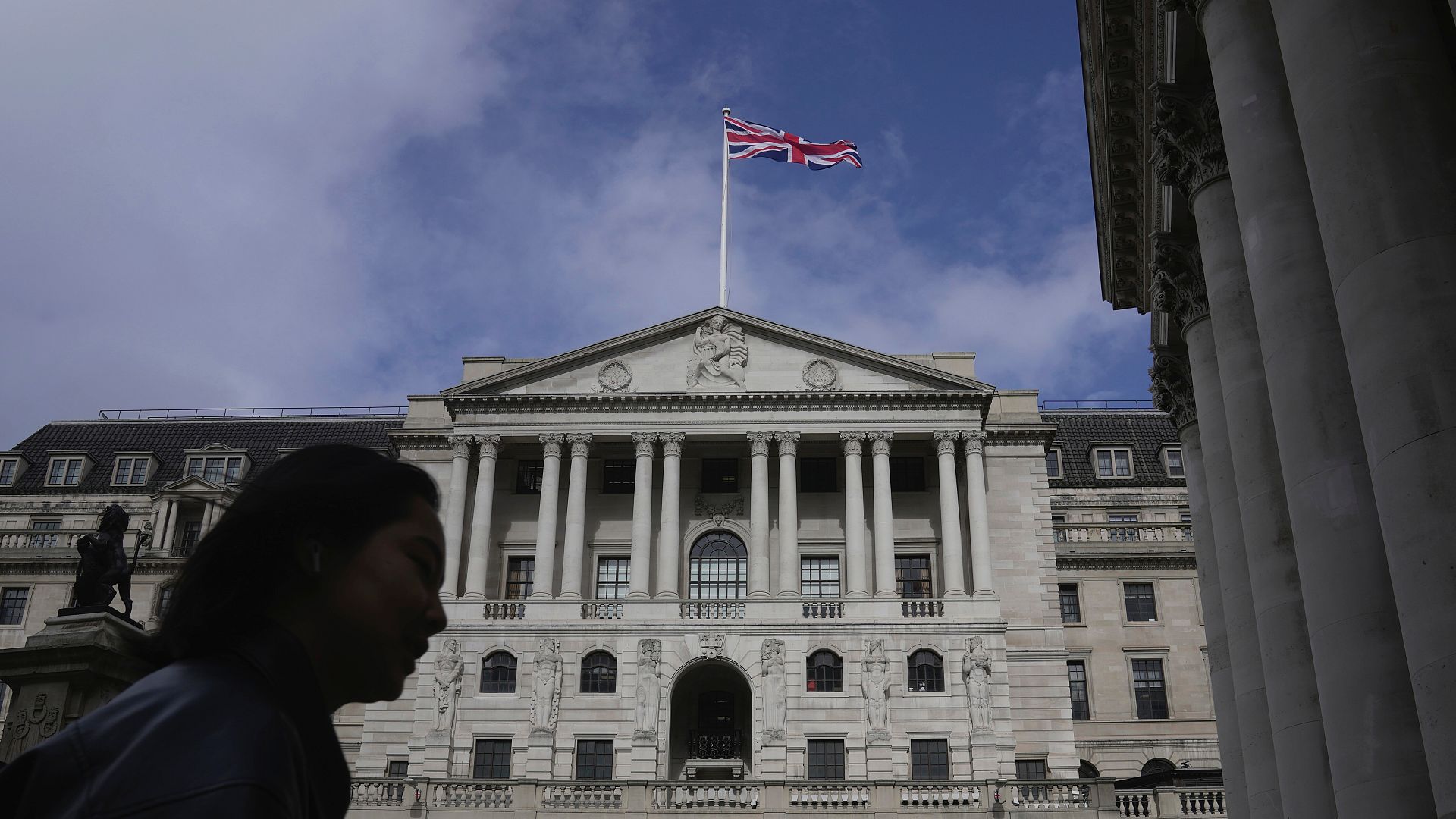 Bank of England hikes interest rate again as British Treasury fails to ...