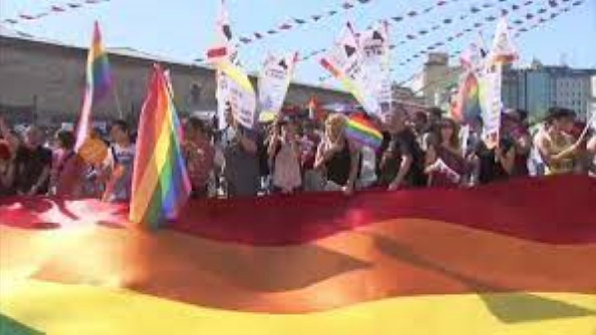 Video. Istanbul gay pride activists rally despite ban | Euronews
