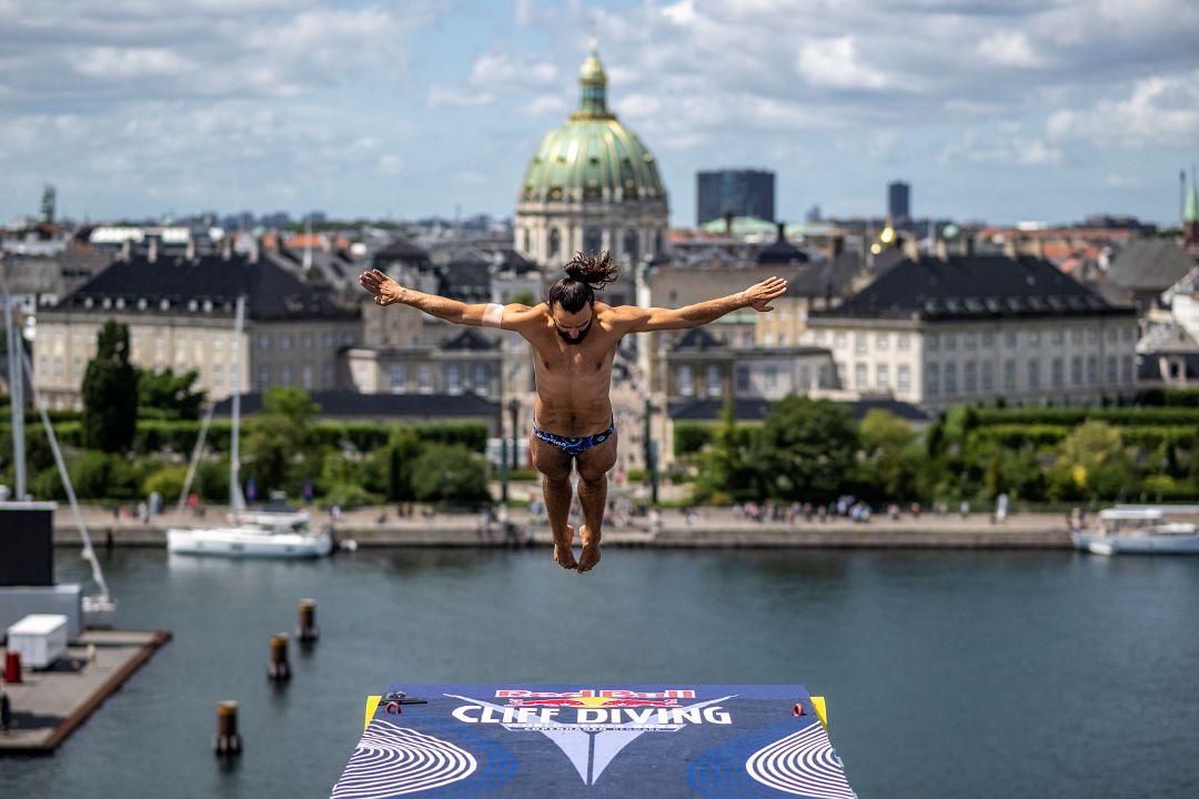 ‘A pair of trunks and a daring urge’: Meet the Romanian athlete ...