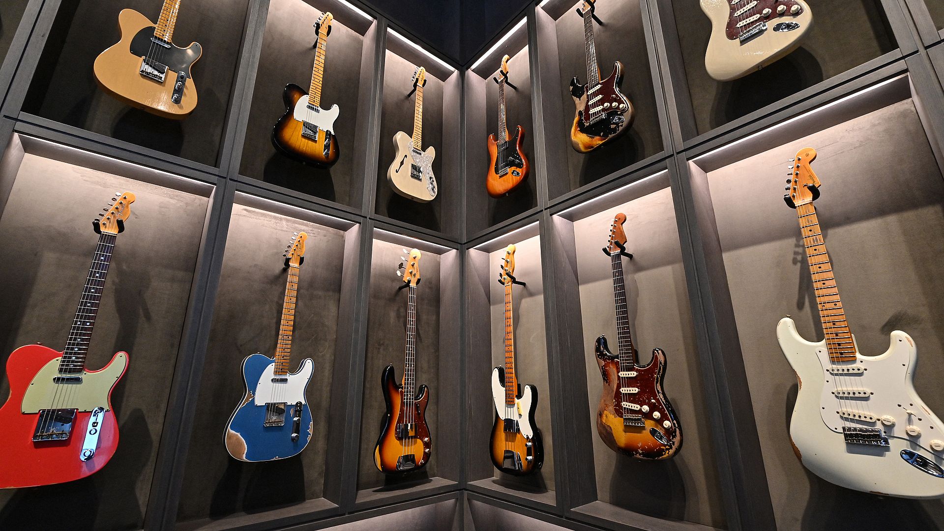 Video. Guitar maker Fender opens its 'first flagship store' after 77 ...