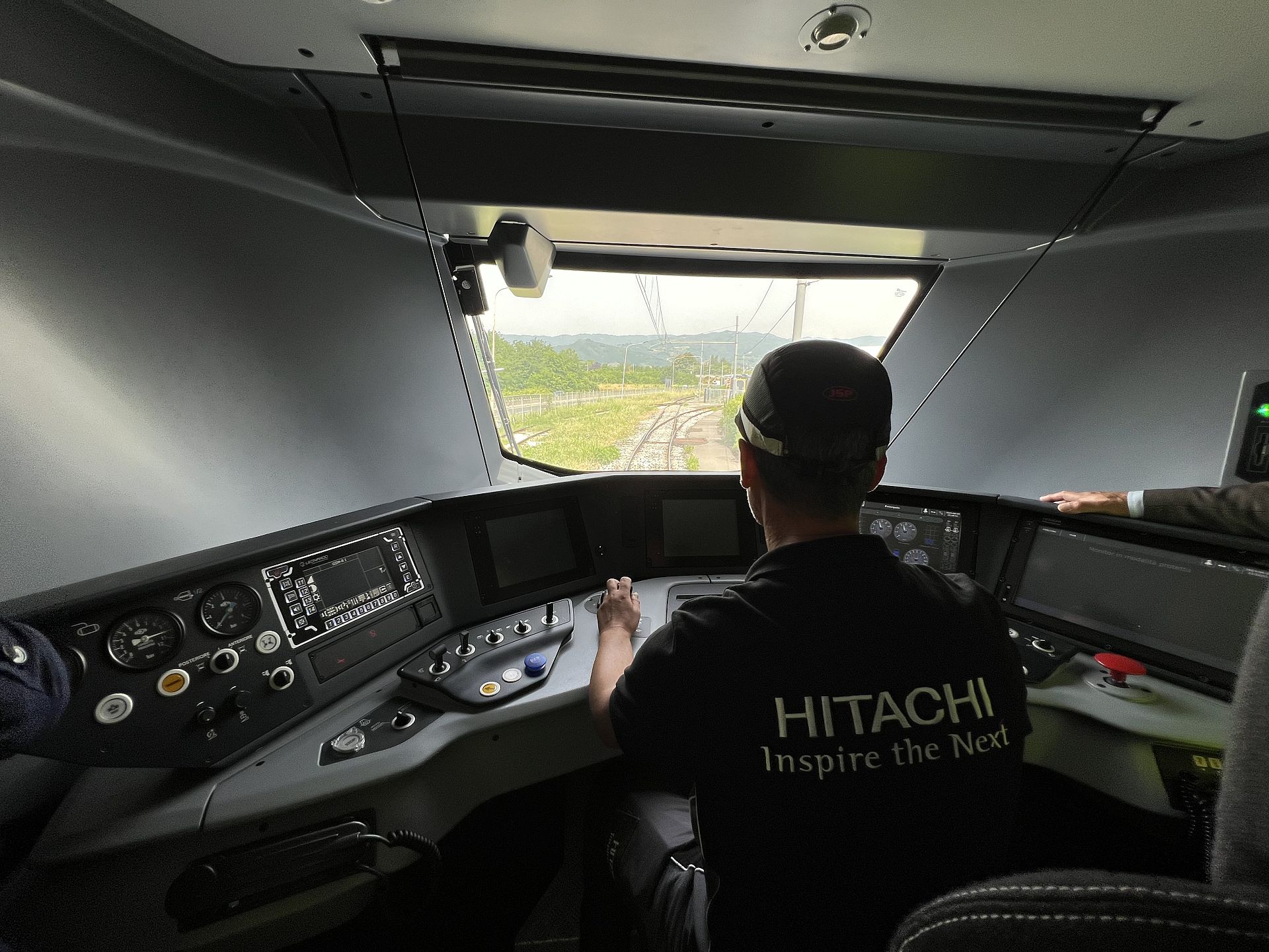 Inside the factory making ‘tri-brid’ electric trains that could ...