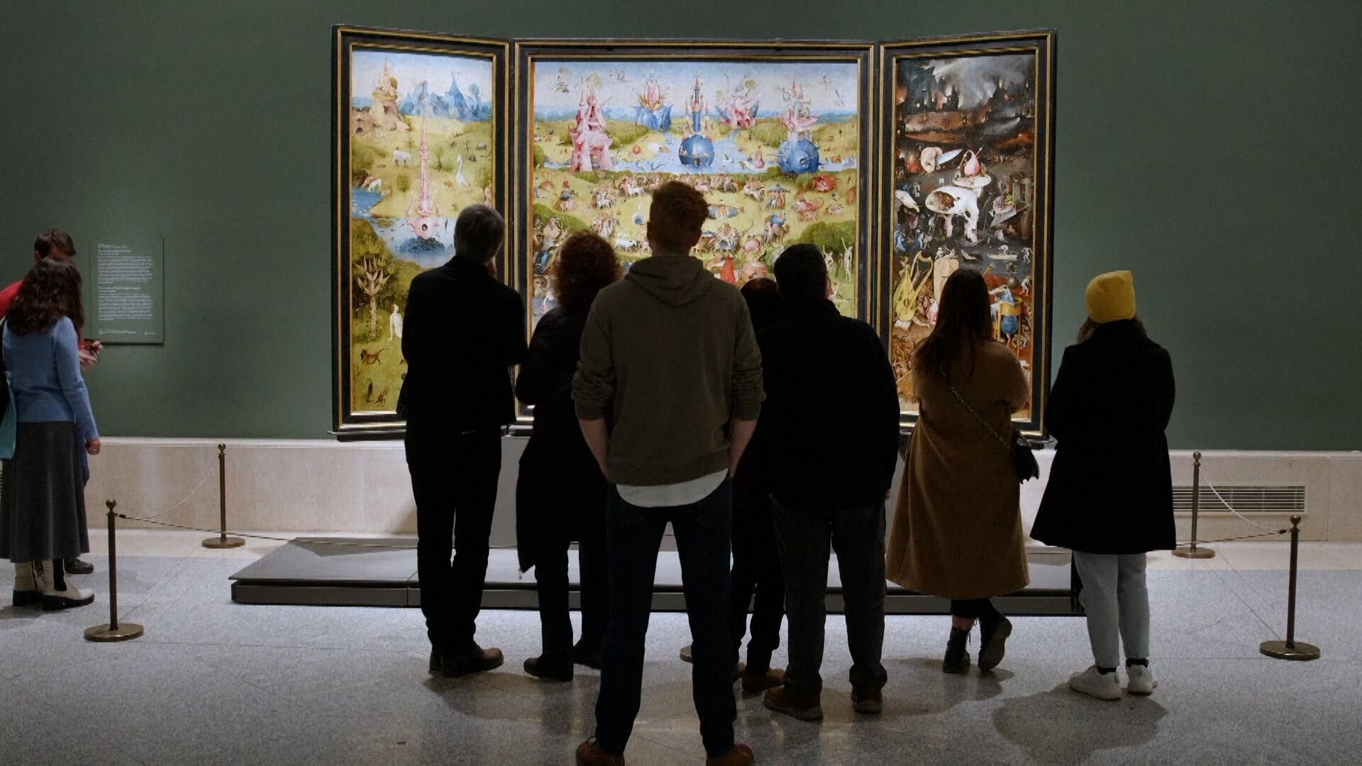 Look look looking at hell's door! Study shows that people gaze longer ...