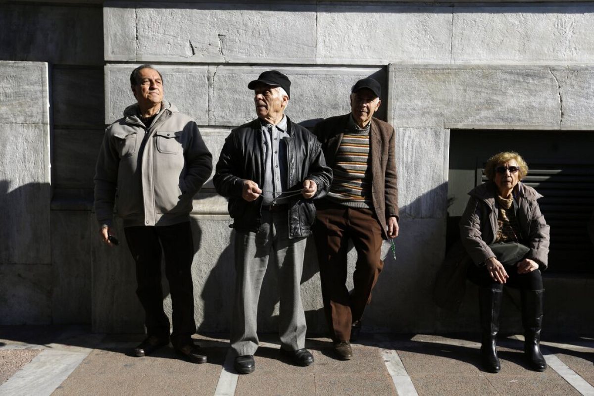 No retirement: Why are more and more people over 70 still working ...