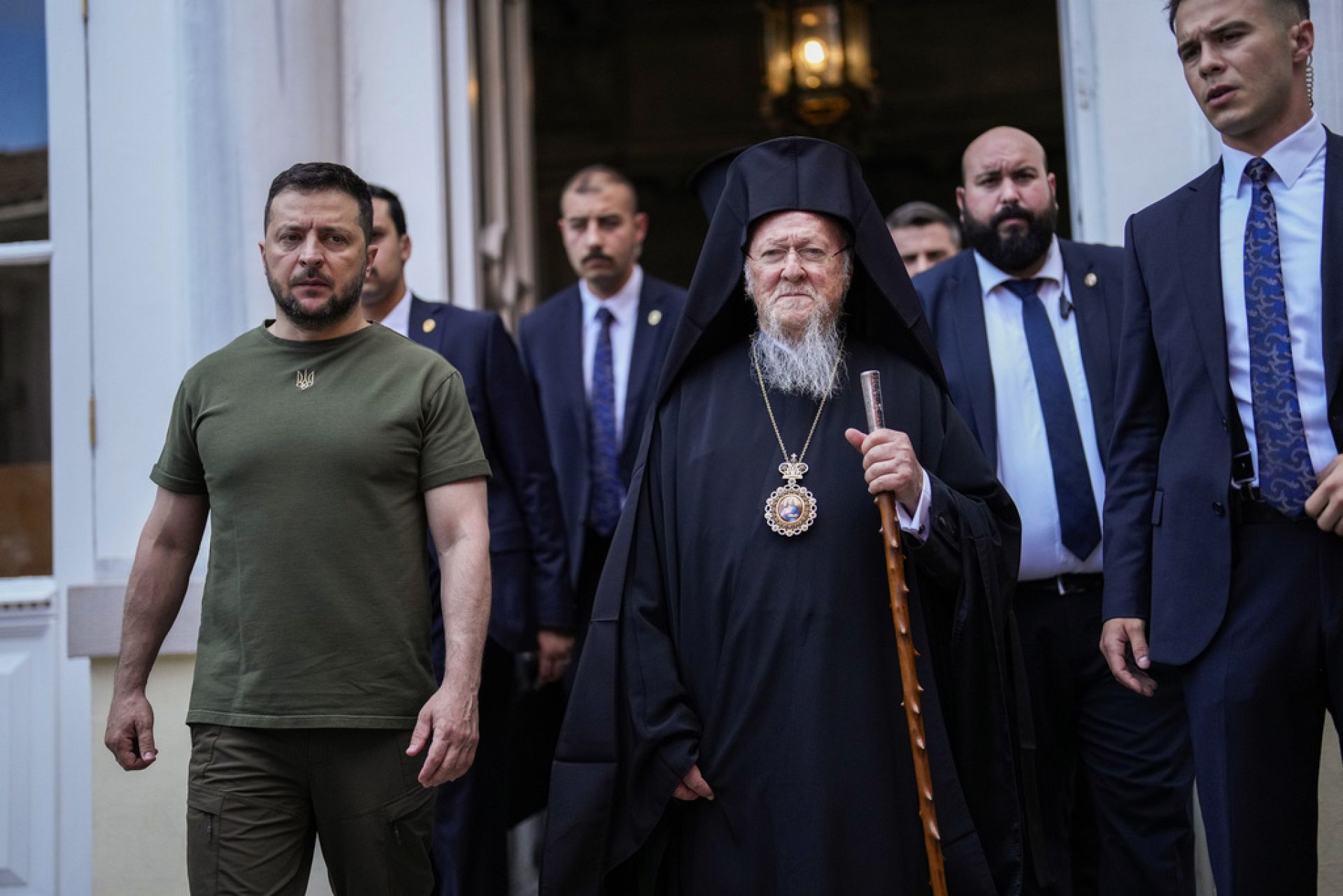 Zelenskiy, Rusya savaşının 500. gününde direnişin sembolü Yılan Adası ...