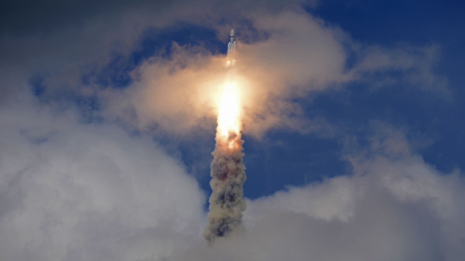 Chandrayaan-3: India launches a lander and rover to explore the moon’s ...