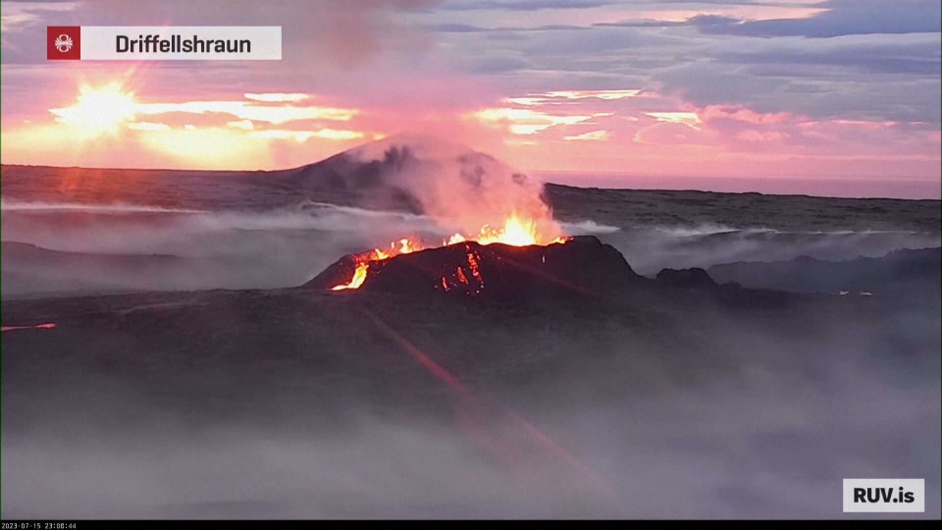 Vídeo. El volcán islandés Fagradalsfjall sigue expulsando lava y gases ...