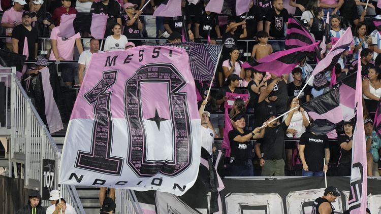 Messi welcomed by thousands to Inter Miami in lavish ceremony | Euronews