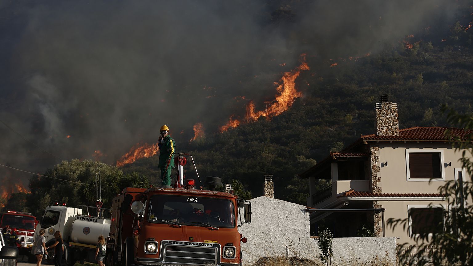 Ελλάδα: 81 πύρινα μέτωπα μέσα σε 24 ώρες - Κάηκαν σπίτια σε Αττική και ...
