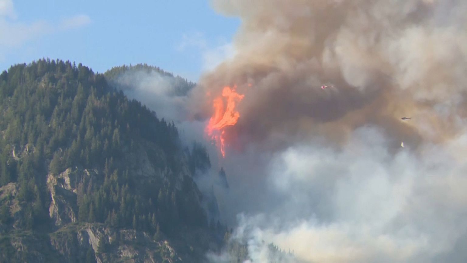 Waldbrand im Oberwallis: Feuer unter Kontrolle, aber noch keine ...