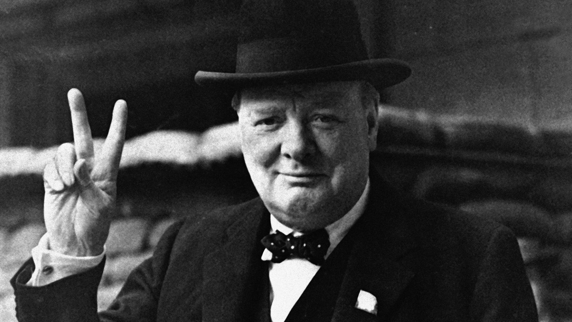 Culture Re-View: How Winston Churchill invented the V sign | Euronews