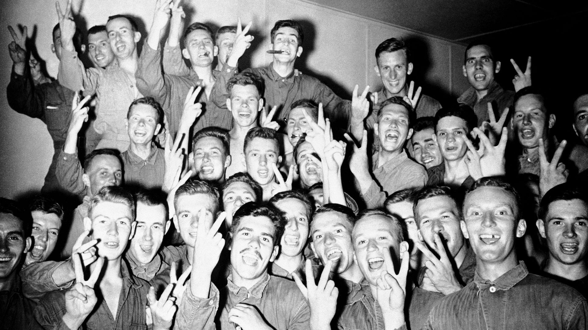 Culture Re-View: How Winston Churchill invented the V sign | Euronews