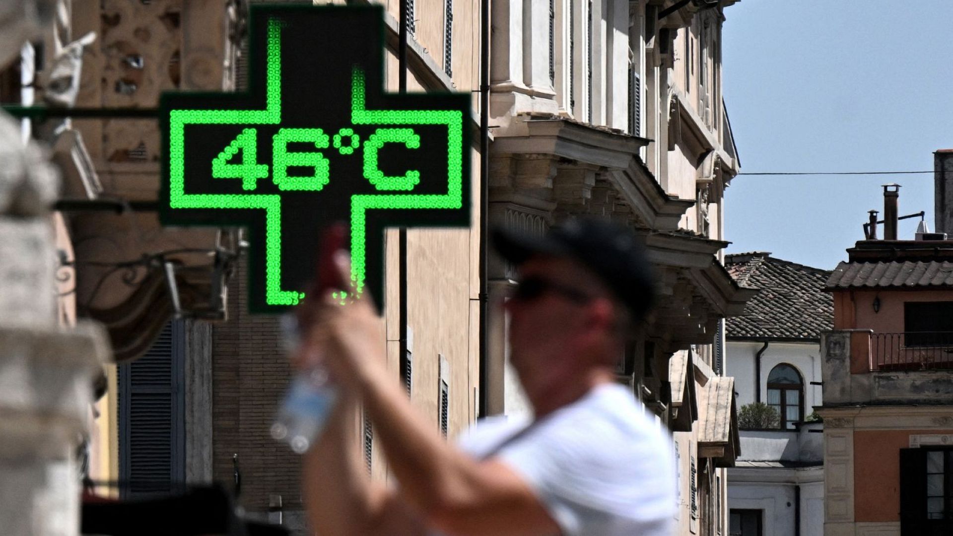 Extreme heat: How high temperatures affect the human body | Euronews