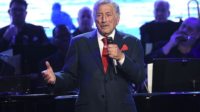 Legendary singer Tony Bennett dies aged 96 | Euronews