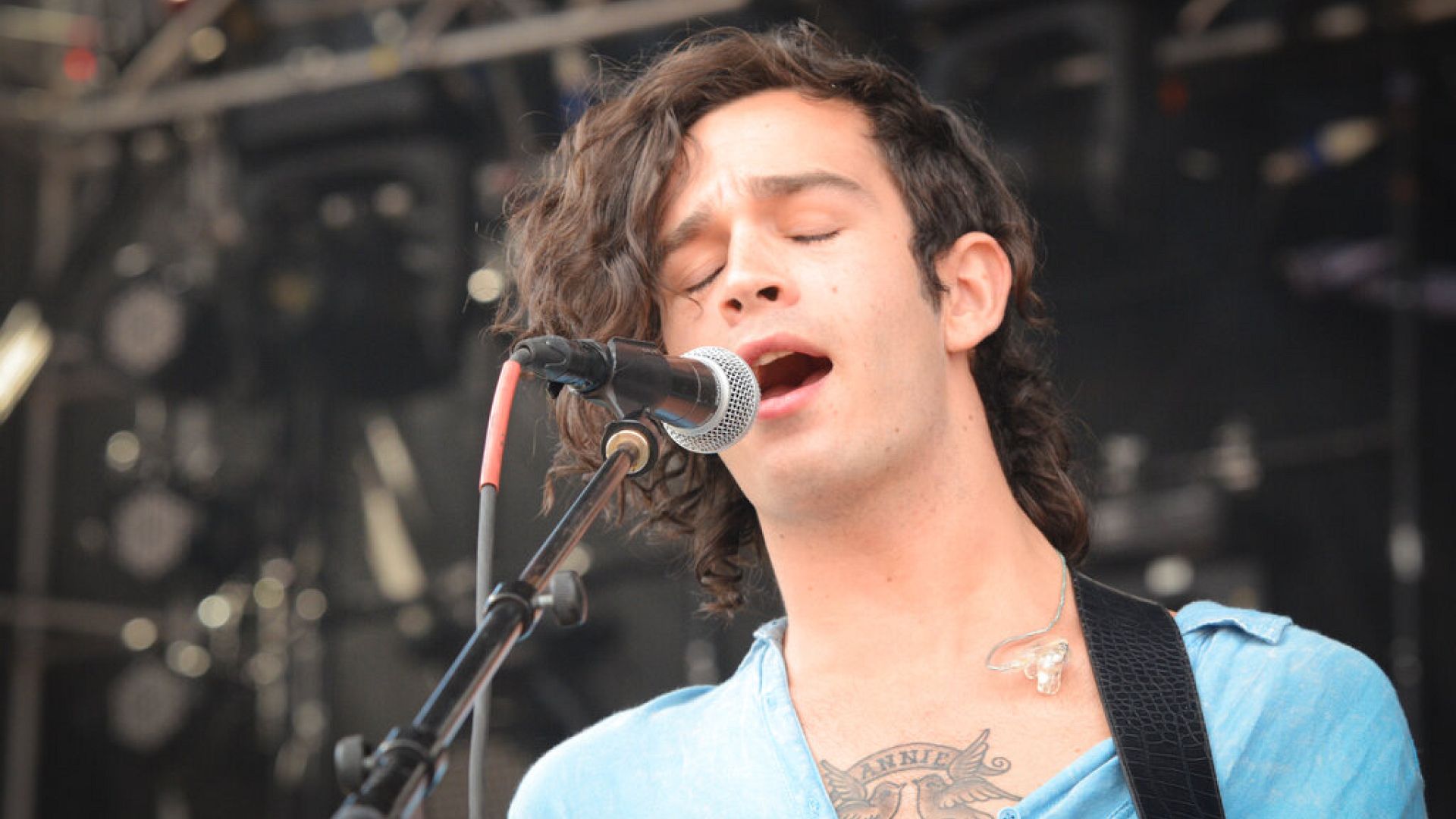 Malaysia cancels music festival after The 1975's Matty Healy kisses ...