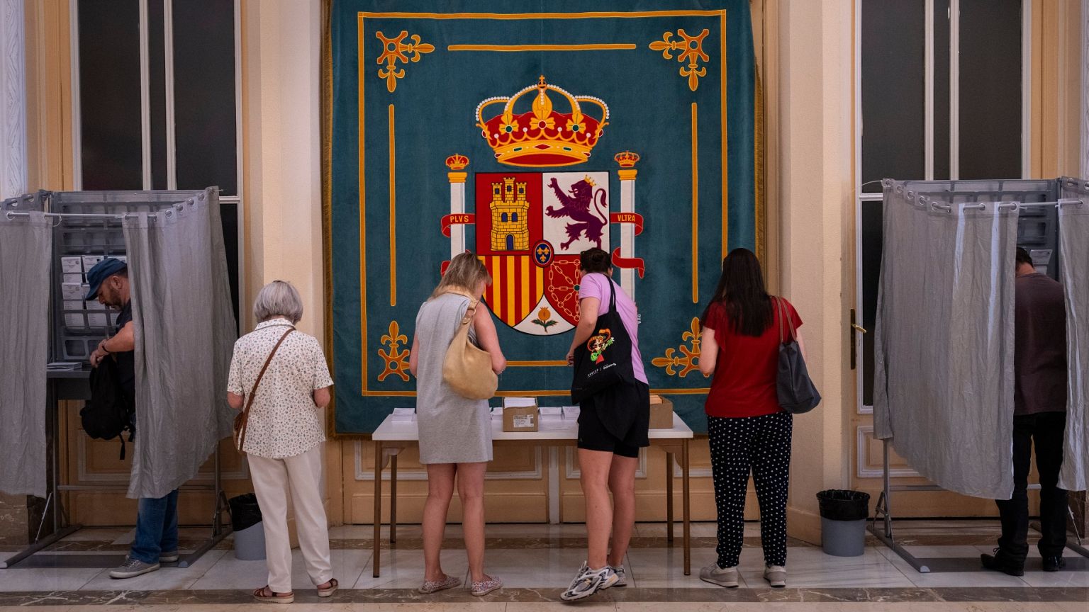Législatives en Espagne : la droite favorite mais sans majorité pour ...