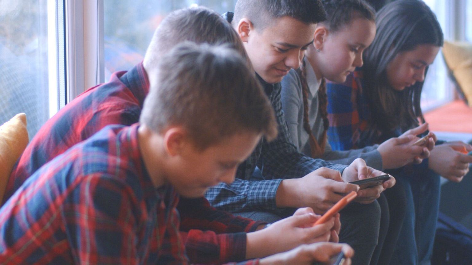 UNESCO calls for schools around the world to ban smartphones in the ...