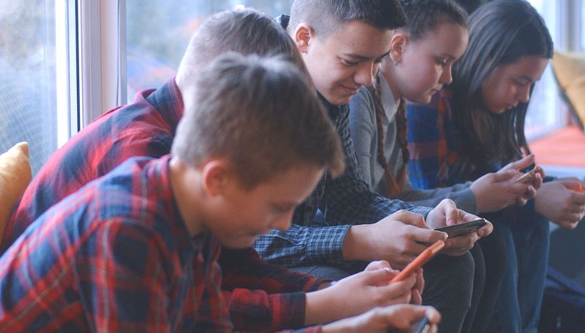 UNESCO calls for schools around the world to ban smartphones in the ...