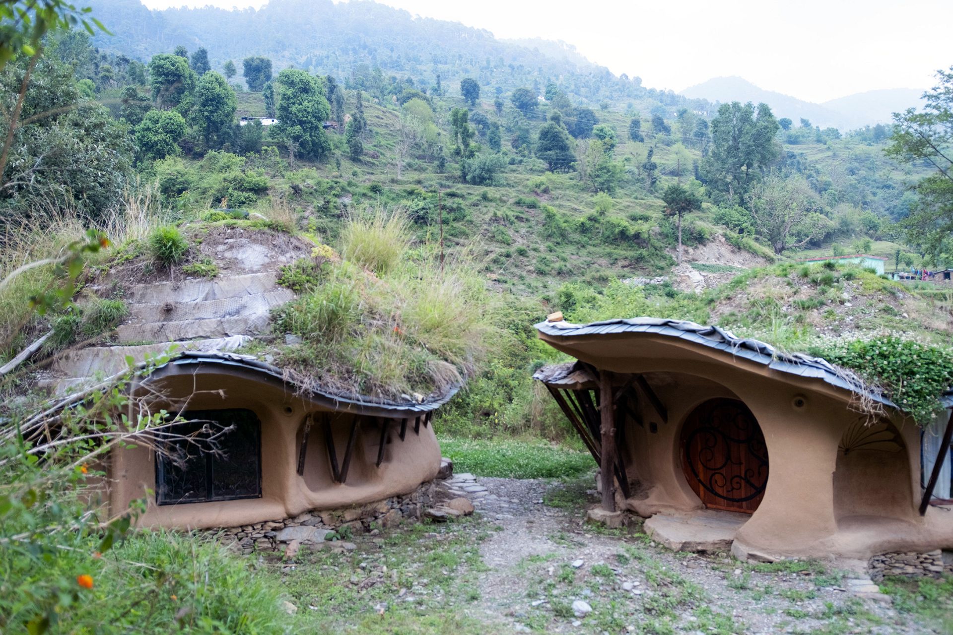 Meet the environmentalist teaching natural building techniques in India ...