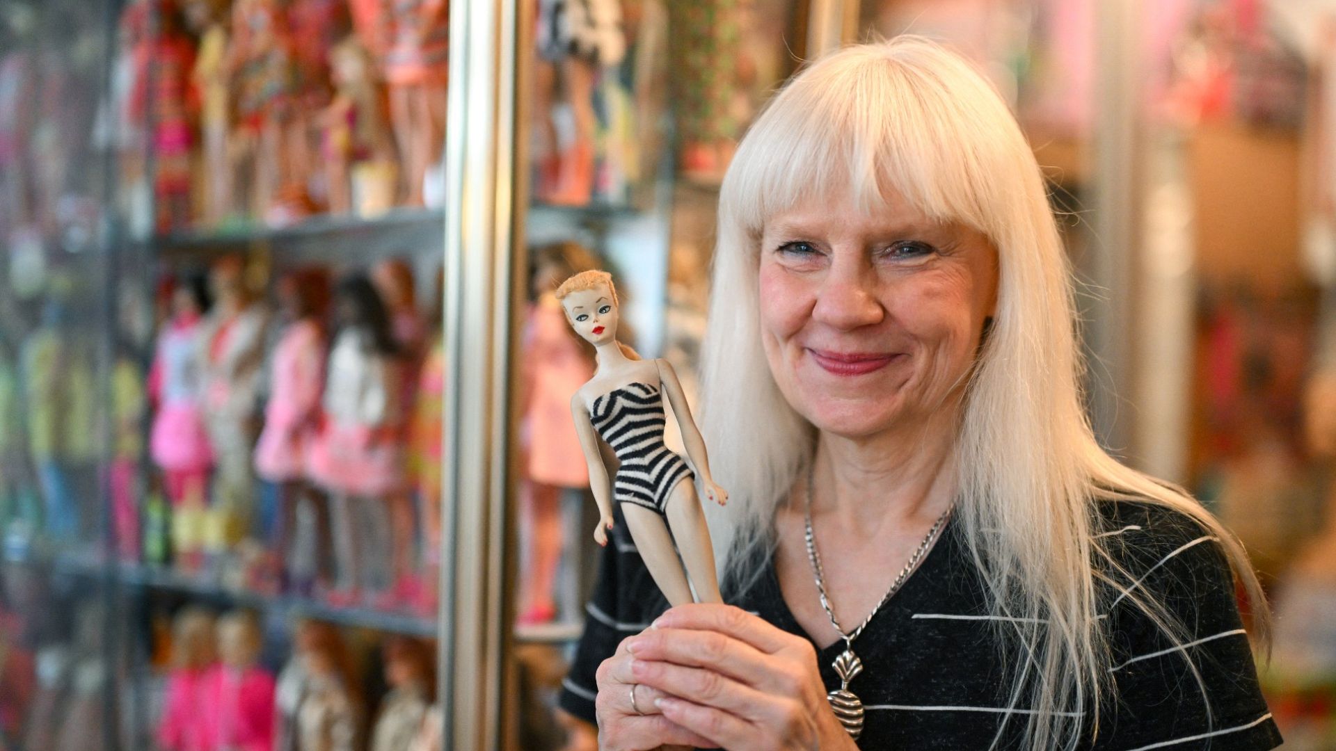 Video. The Barbie effect: World record breaking doll collector's toy ...