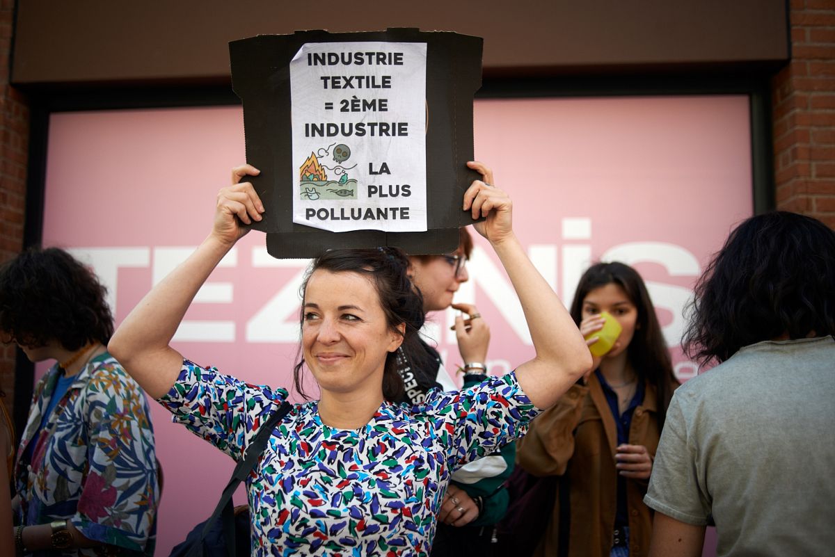 The end of the road for fast fashion? The EU hopes so | Euronews