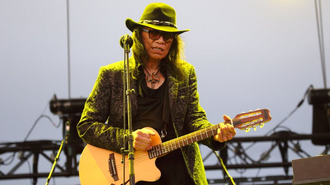 Muere Sixto Rodríguez, el cantautor protagonista del documental ...