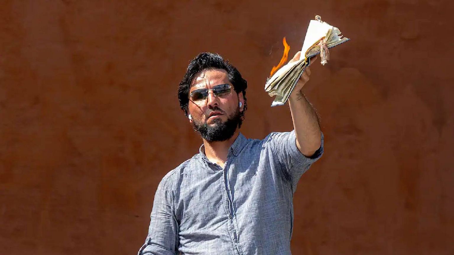 İsveç'te bir kez daha Kur'an yakıldı | Euronews