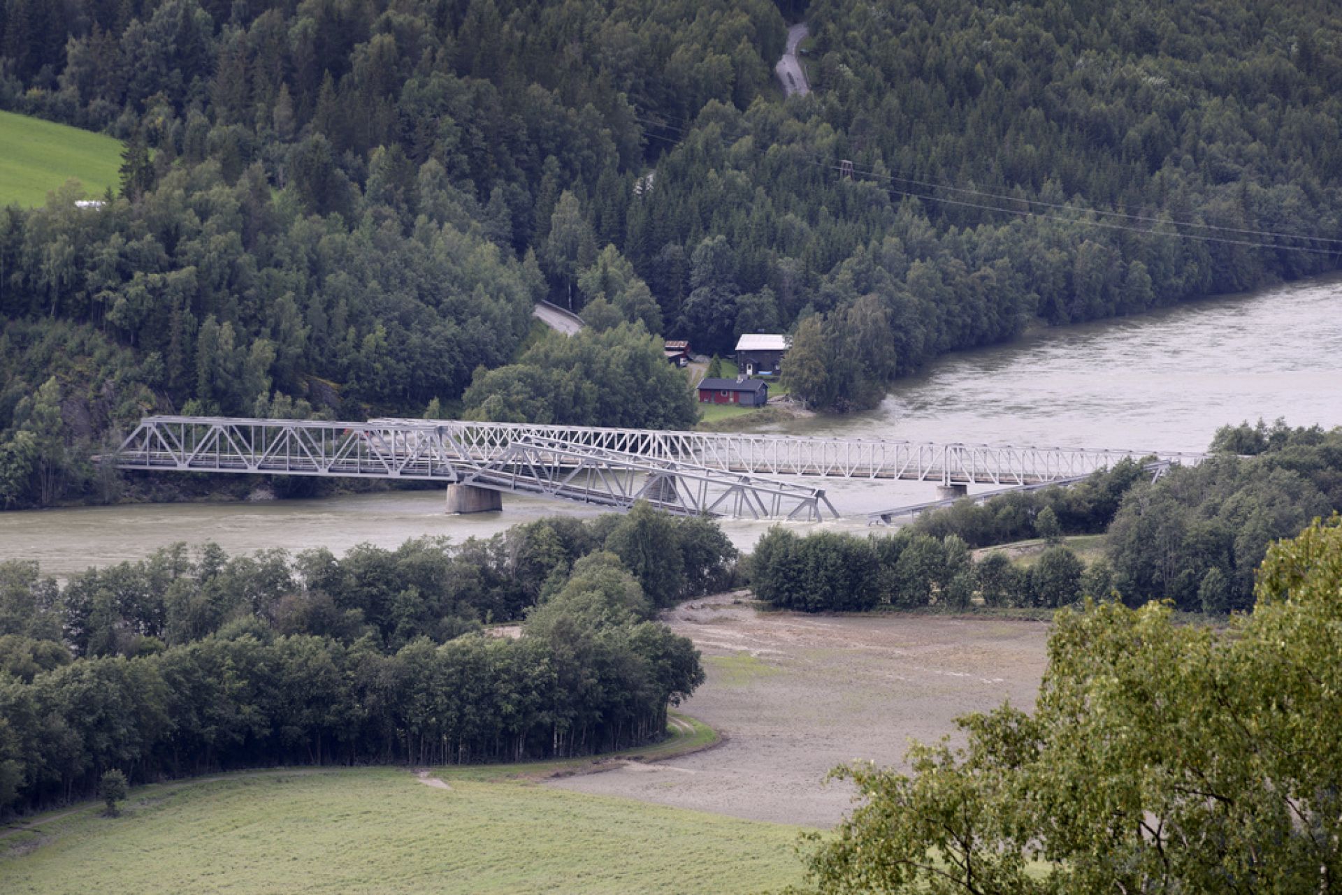Νορβηγία: Σιδηροδρομική γέφυρα κατέρρευσε λόγω των πλημμυρών | Euronews
