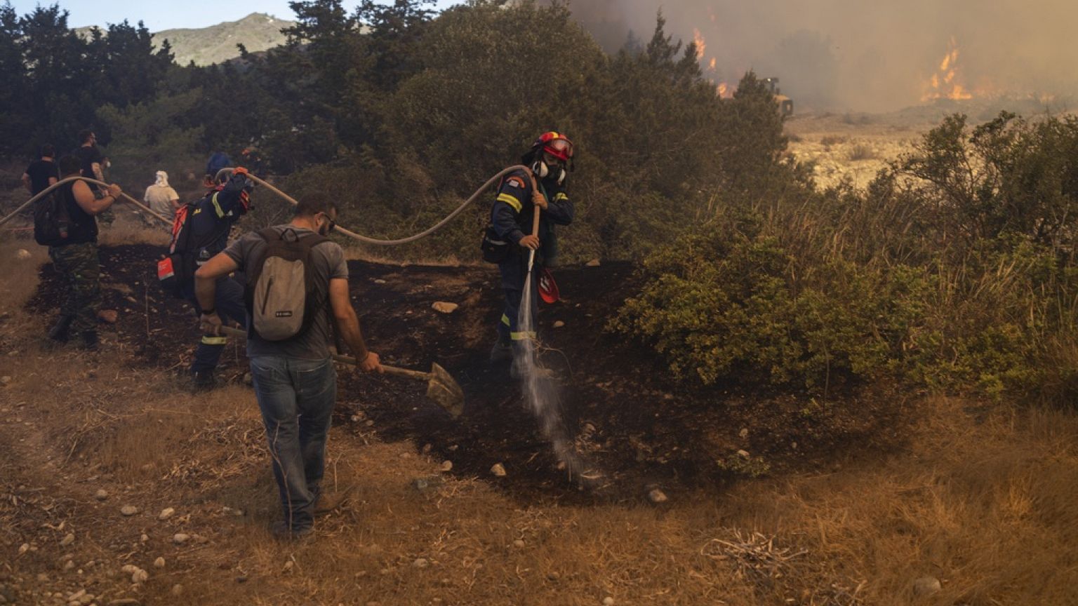 Μεγάλες πυρκαγιές σε εξέλιξη σε Φυλή και Ασπρόπυργο | Euronews