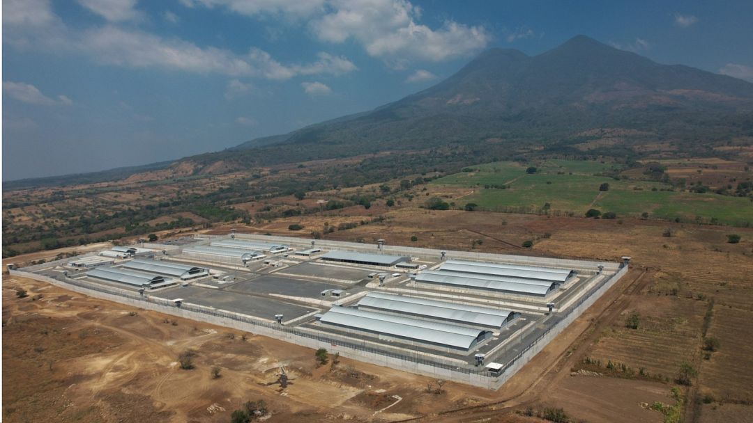 Video. El Salvador mega-prison holds 12,000 alleged gang members | Euronews