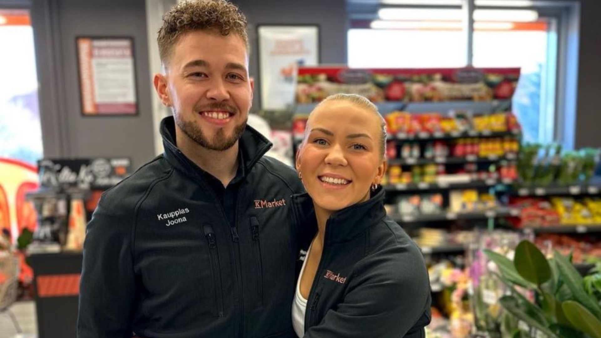 Supermarket in Finland welcomes dogs, with special carts for canine ...