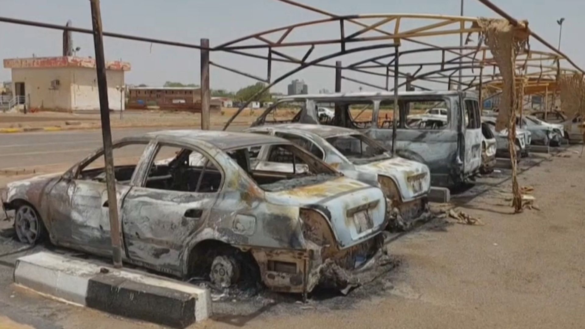 شاهد فيديو يُظهر آثار الحرب السودانية على مطار الخرطوم Euronews