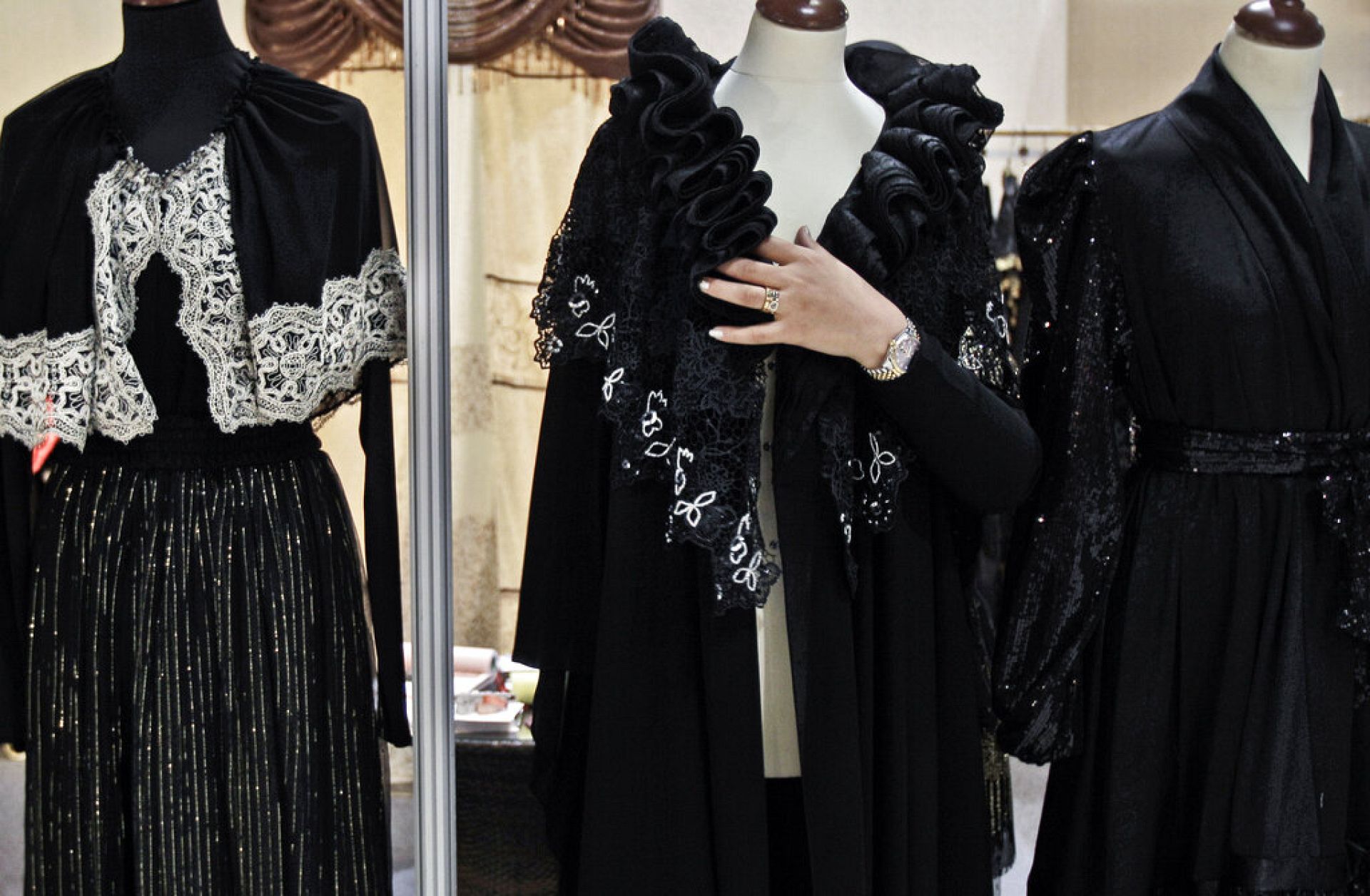 The abaya: the women's outfit that's become a must-have fashion item ...