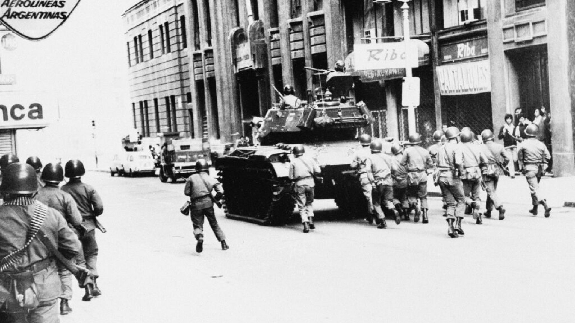 114 ülke, 65 yıllık araştırma: Diktatörlüklerde başarısız darbe girişimleri iktidarı ...