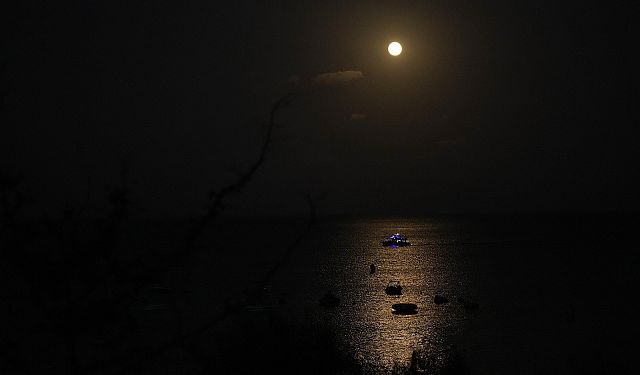 In pictures: Rare Super Blue Moon dazzles stargazers in the skies over ...