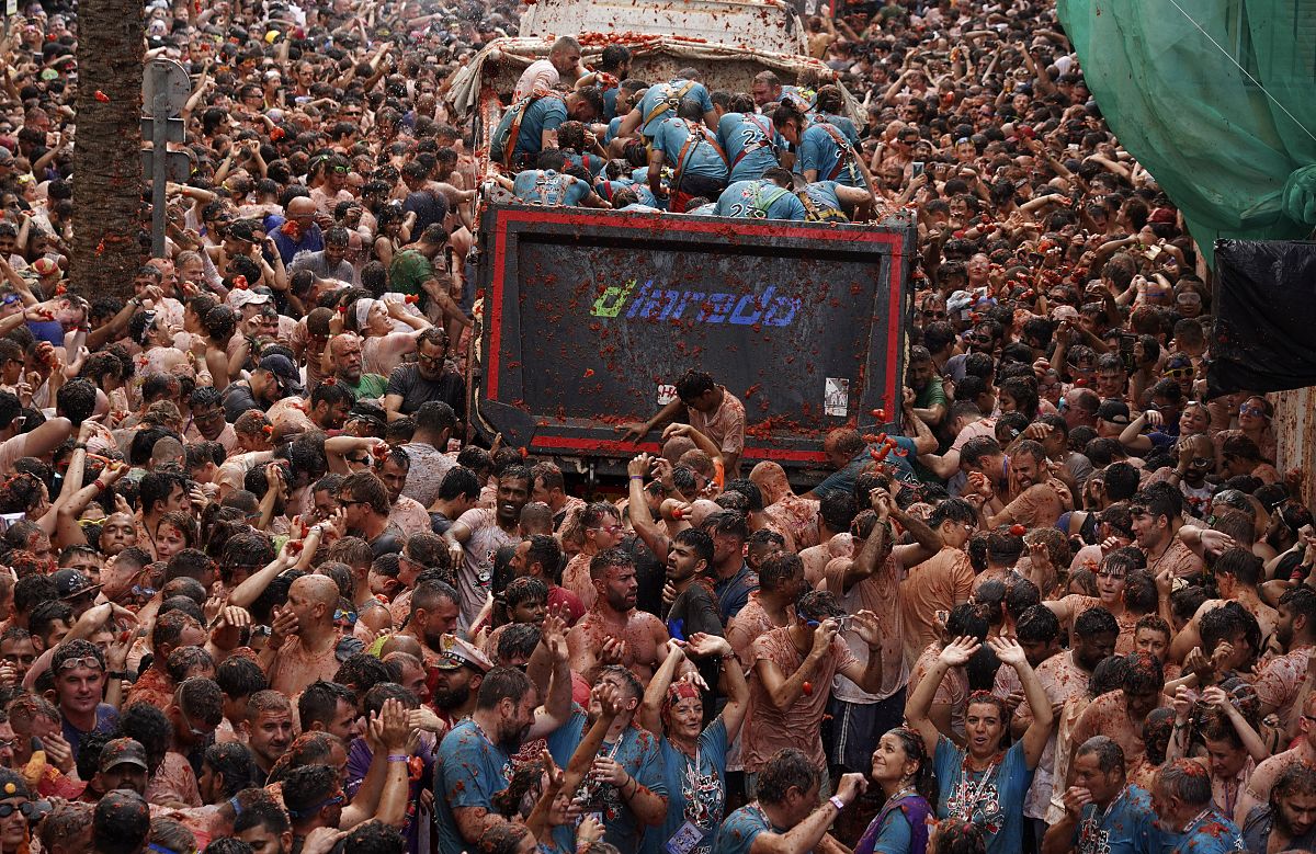 La Tomatina 2023: The best pictures from the world's biggest food fight ...