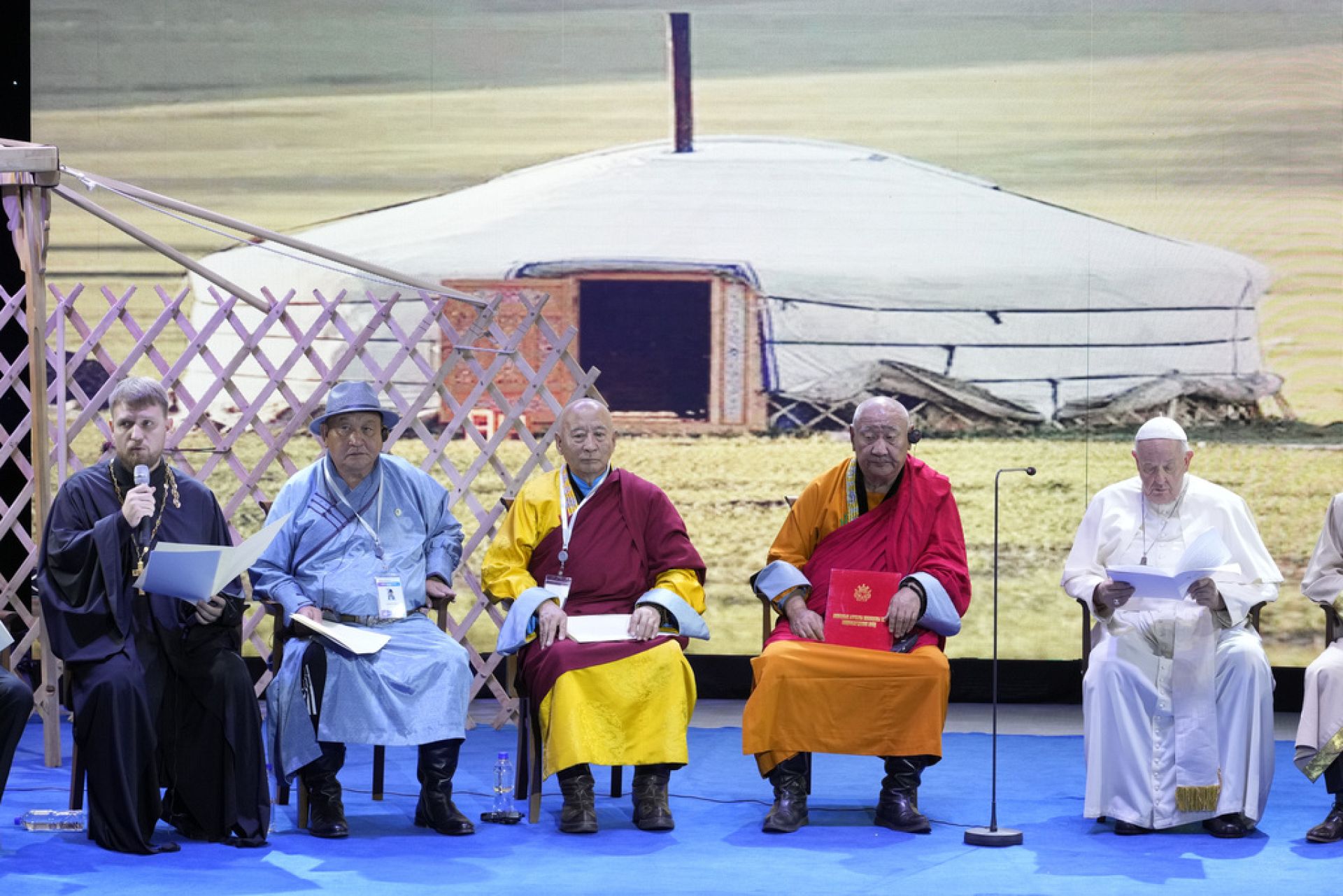 Pope joins shamans, monks and evangelicals to highlight Mongolia's ...