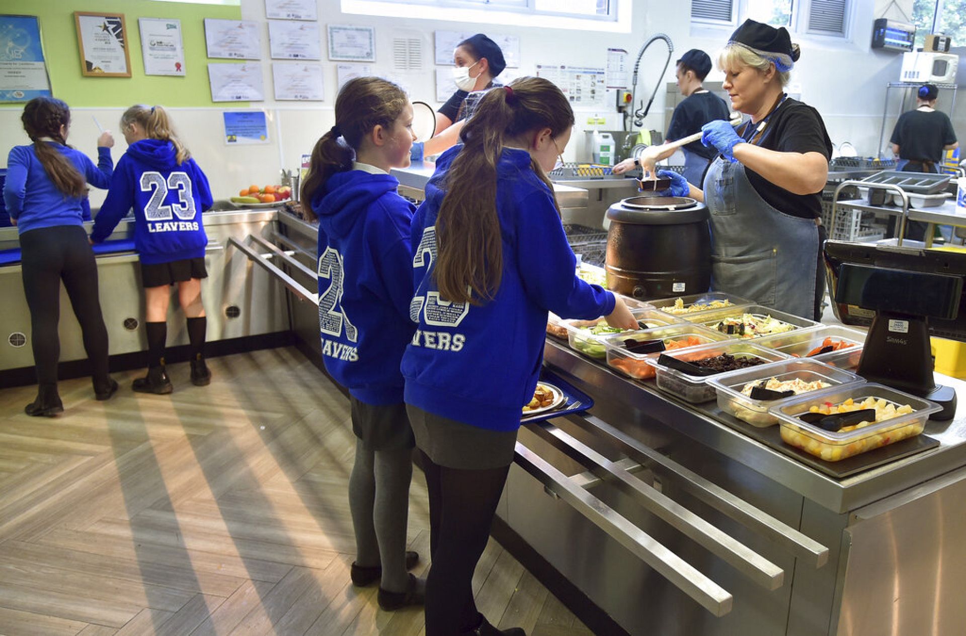 School meals in Europe: Which countries provide free food for students ...