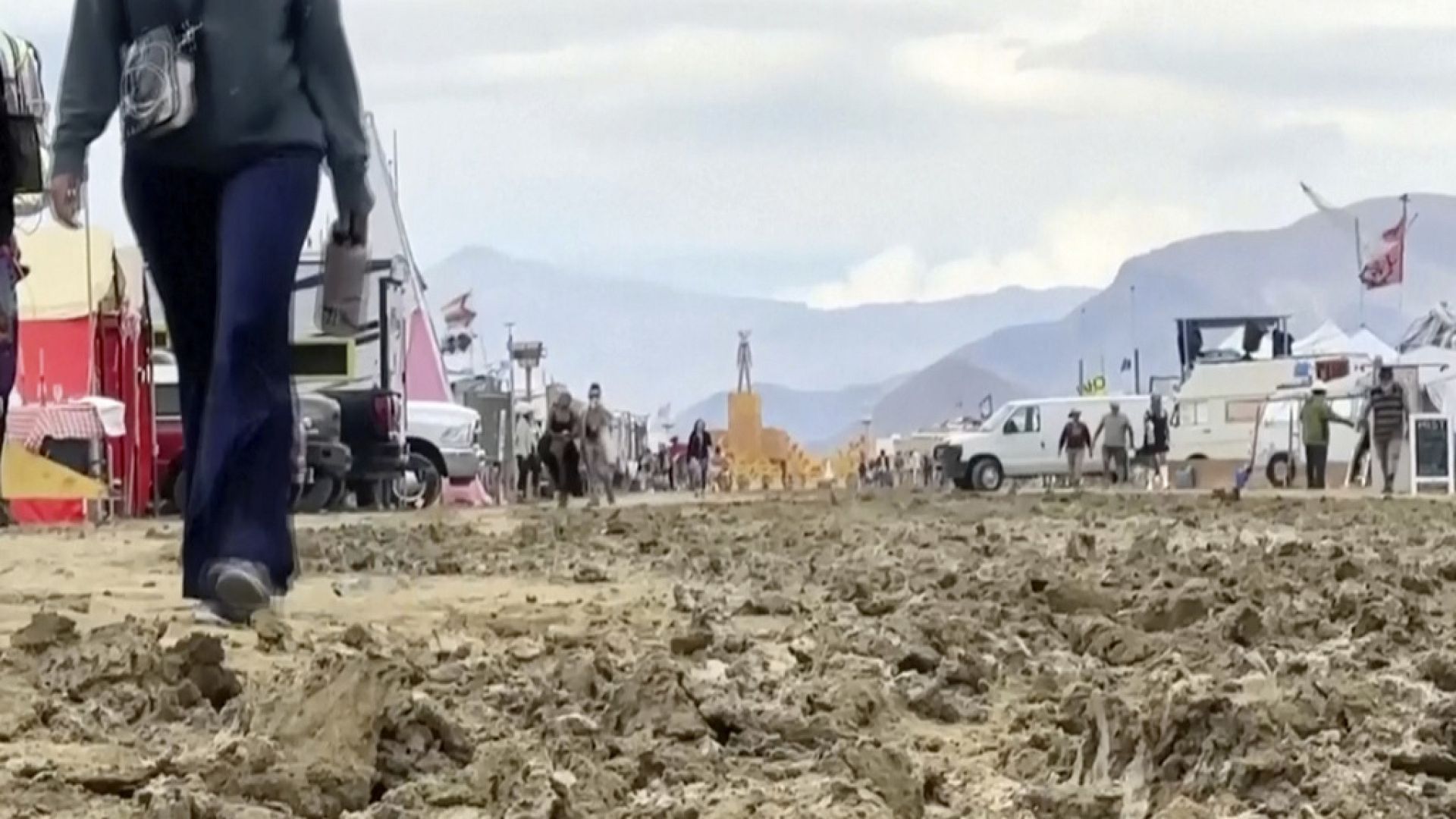 Burning Man revellers begin exodus after flooding left tens of ...
