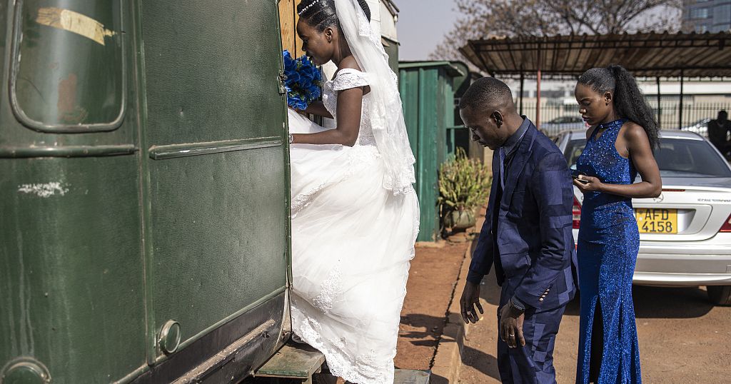 Zimbabwe: Rusty caravan provides wedding relief for lovebirds | Africanews