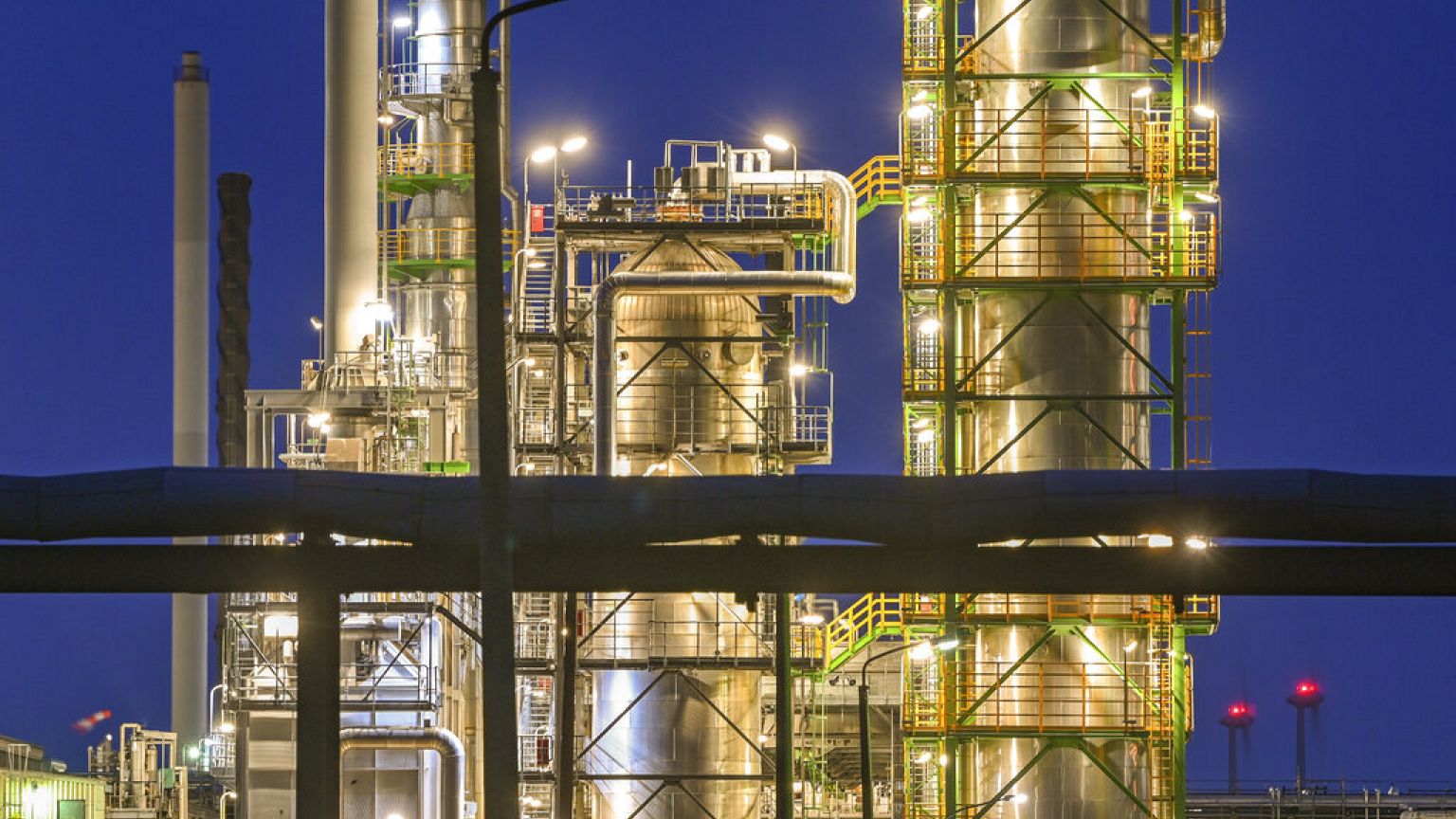 Almanya, Rus enerji şirketi Rosneft'in yan kuruluşlarını altı ay daha ...