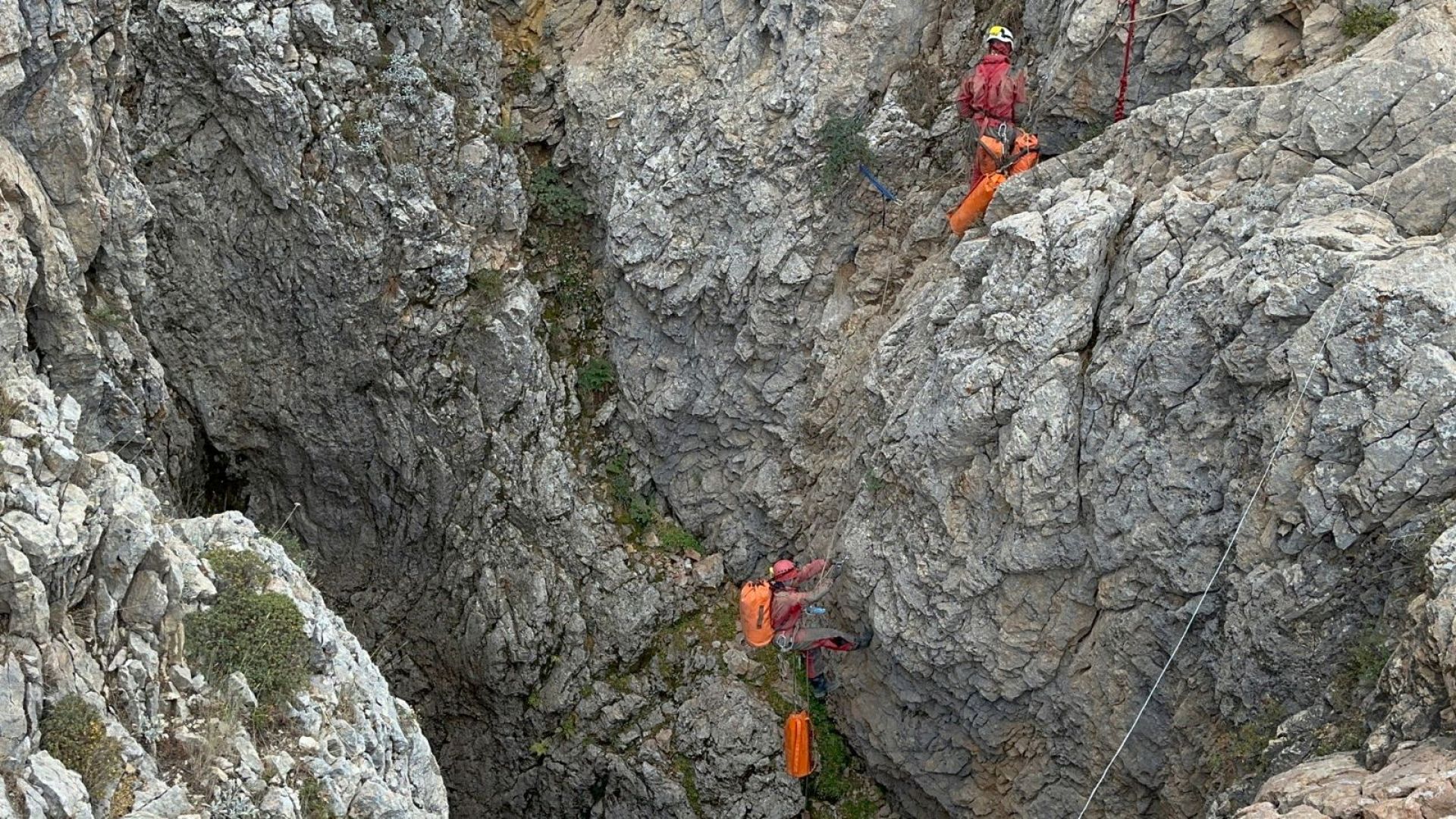 Rescuers prepare to remove sick man from 3,000 feet down a Turkish cave ...