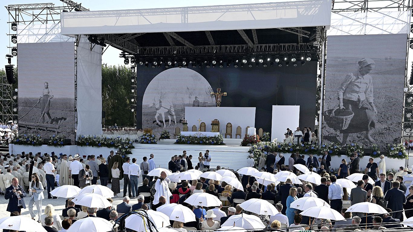 Vatican beatifies Polish family executed by Nazis in World War II ...