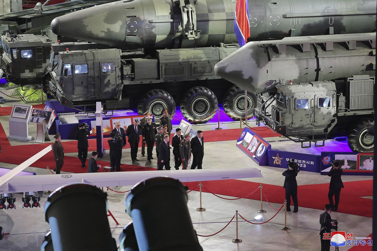 North Korea leader Kim Jong Un arrives in Russia before expected Putin ...