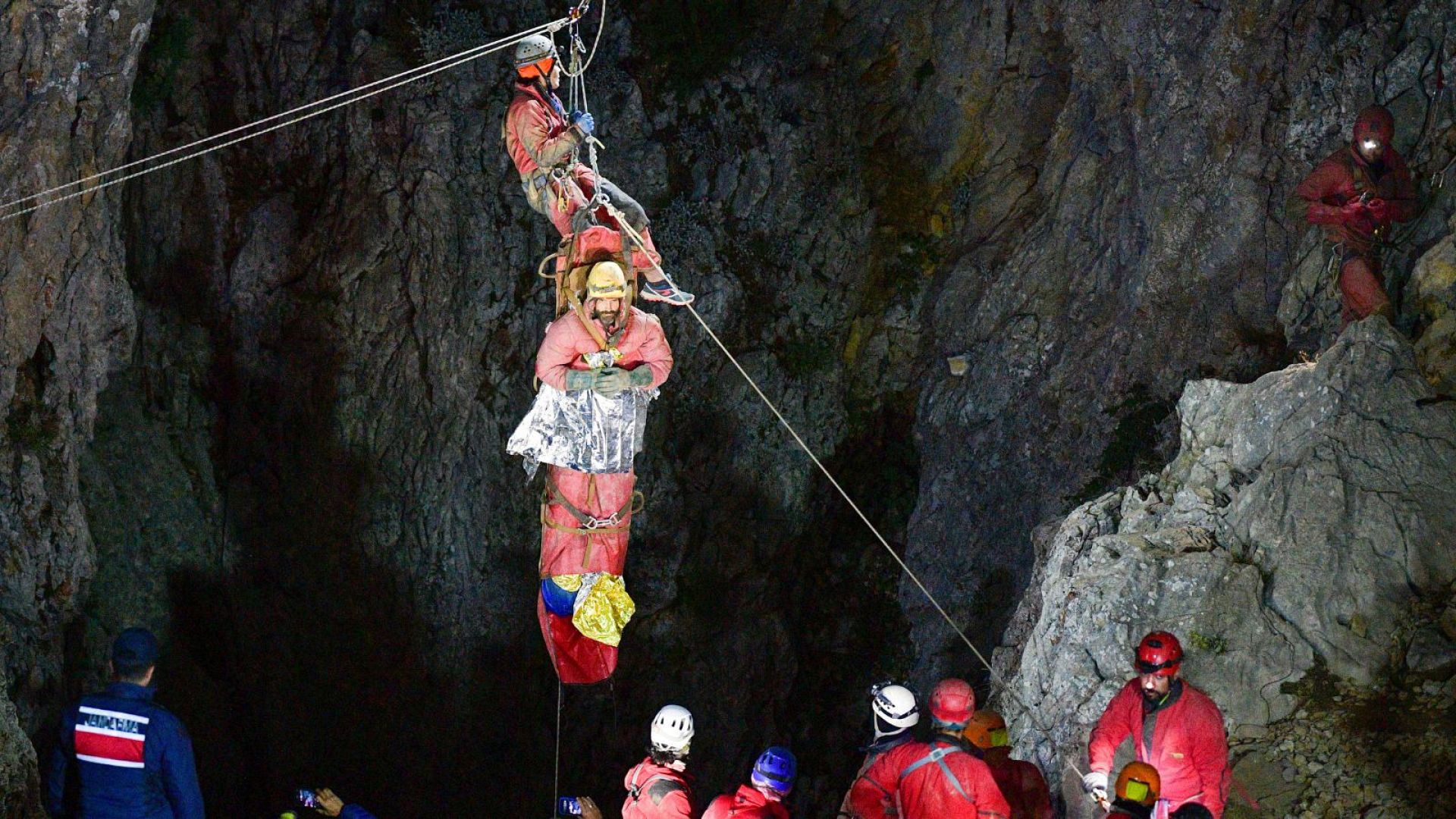 Explorer thought he would die while trapped 1,000 metres underground in ...